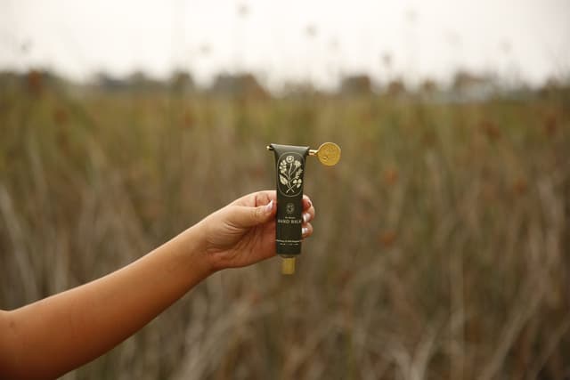 Manuka Honey & Wild Bergamot Tallow Hand Balm - Deeply Nourishing Grass ...